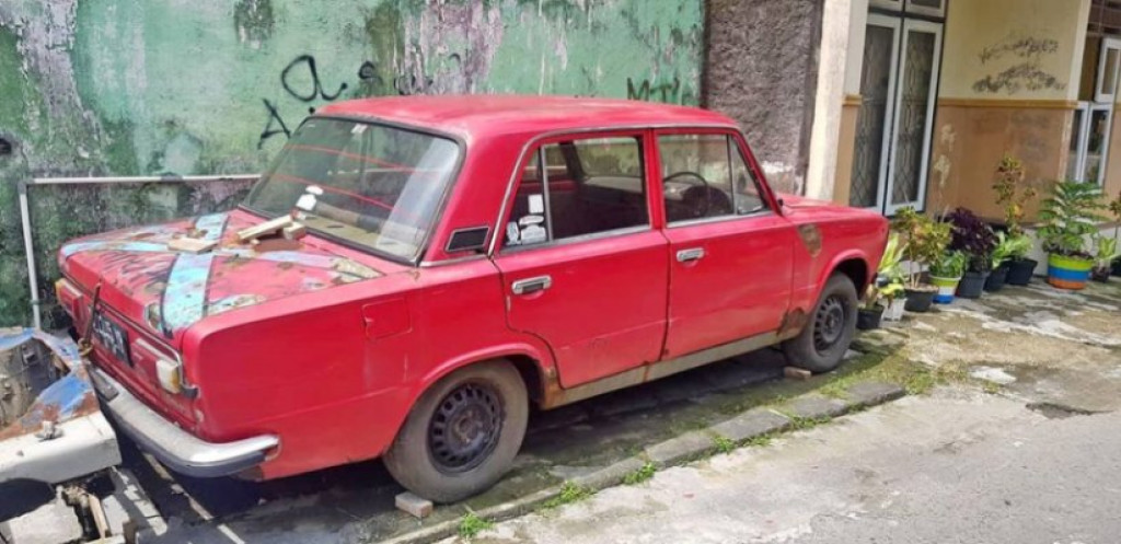 kuno.id - 1975 FIAT 124s